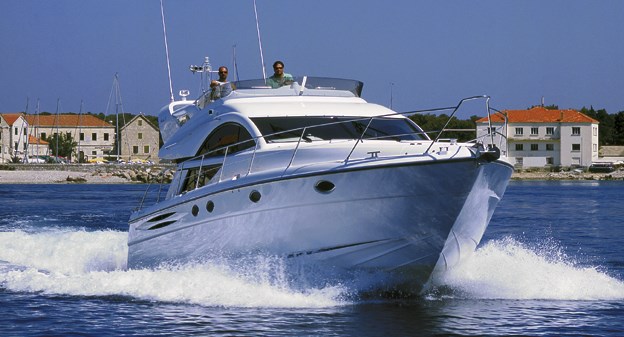 Fairline Phantom 50 – Yachts à moteur et bateaux à moteur à louer en ...