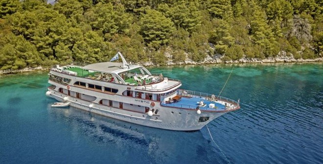 Mini cruiser Mystic ID6588 - Mini cruiser in Trogir for charter in Croatia
